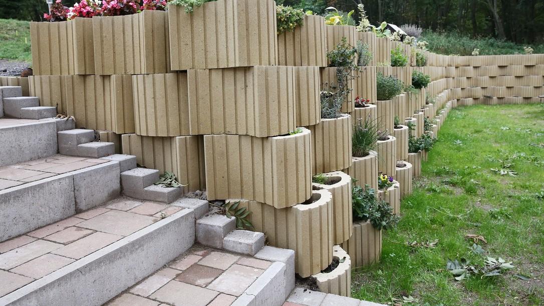 FLORETA CSB | Stavebniny | Betonové výrobky | Ploty, opěrné zdi, schody ...