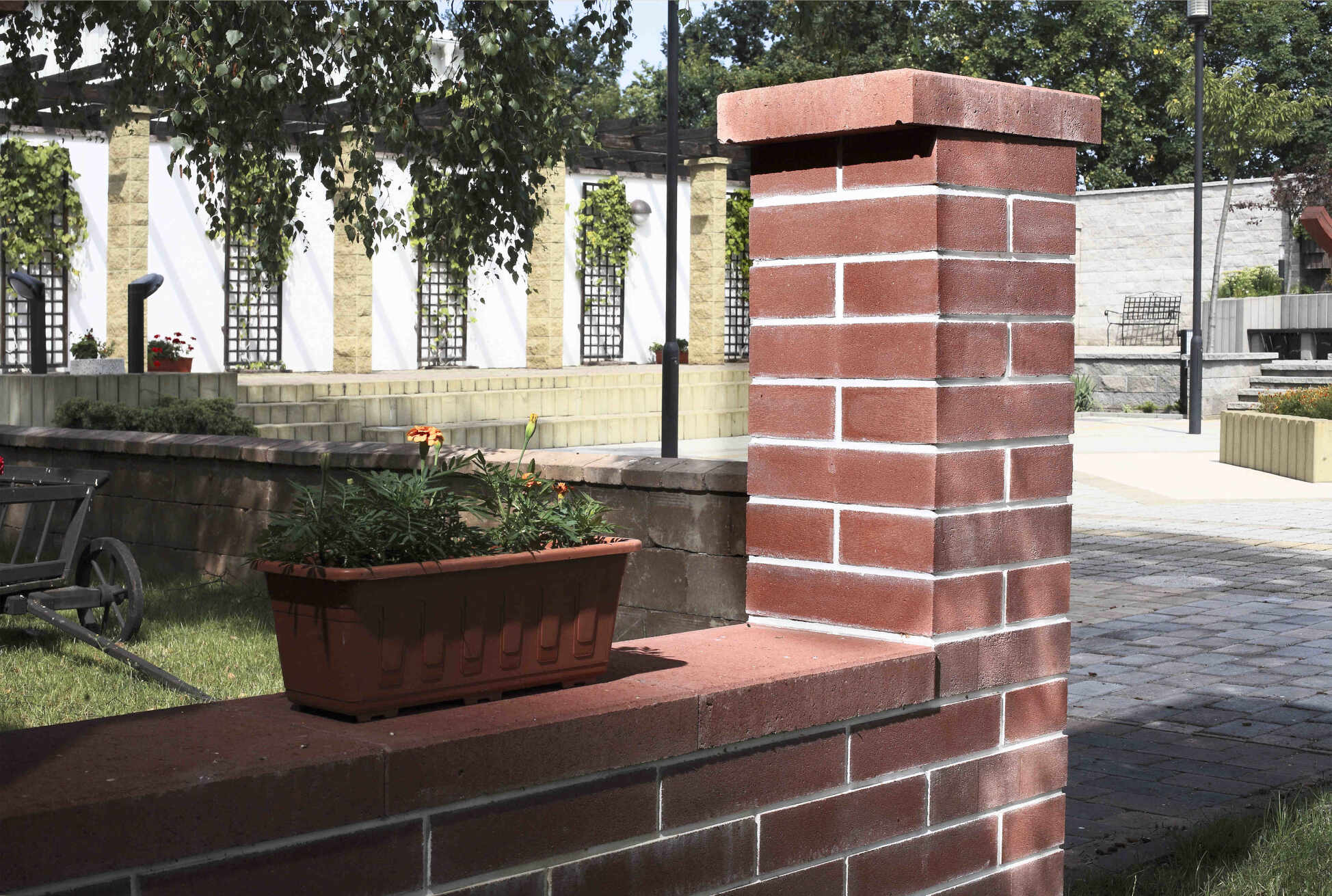 Betonové cihly Best na ploty, zdi, kontrolní šachty i obezdívky komínů ...